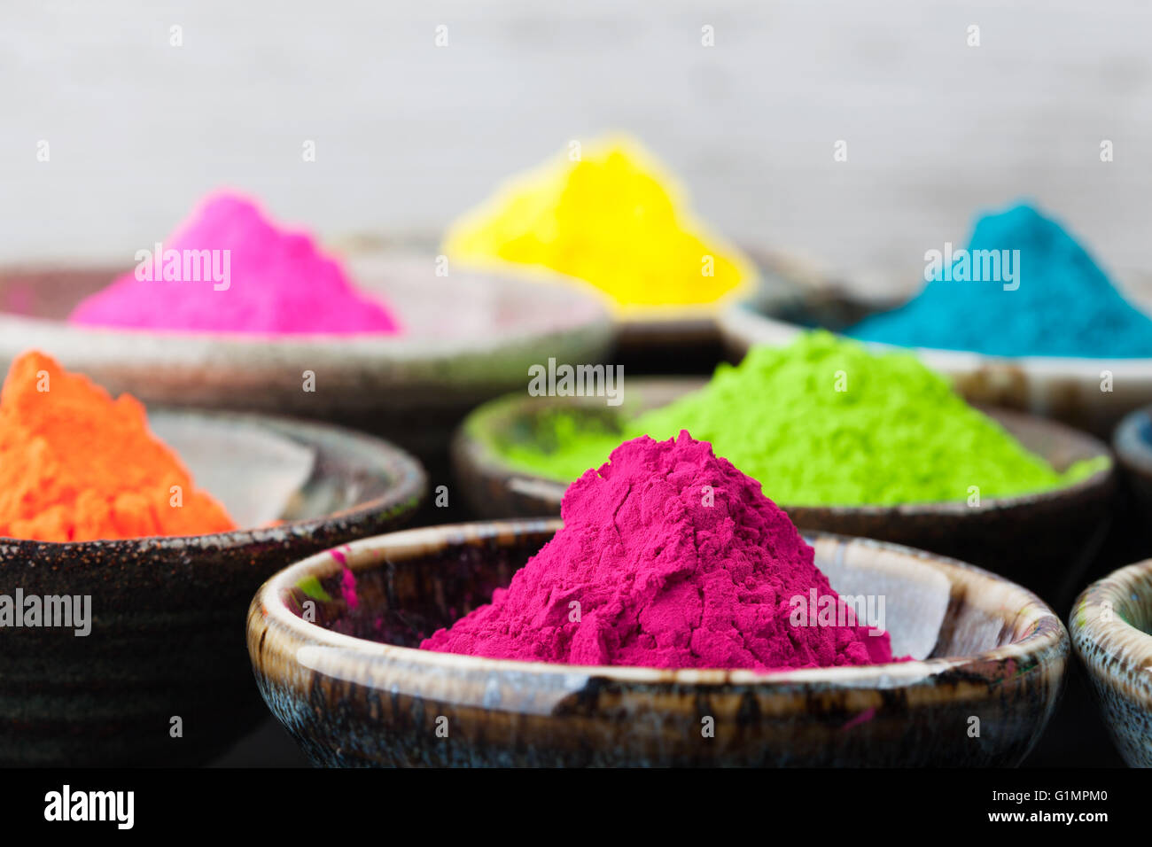 Shallow bowls hi-res stock photography and images - Alamy