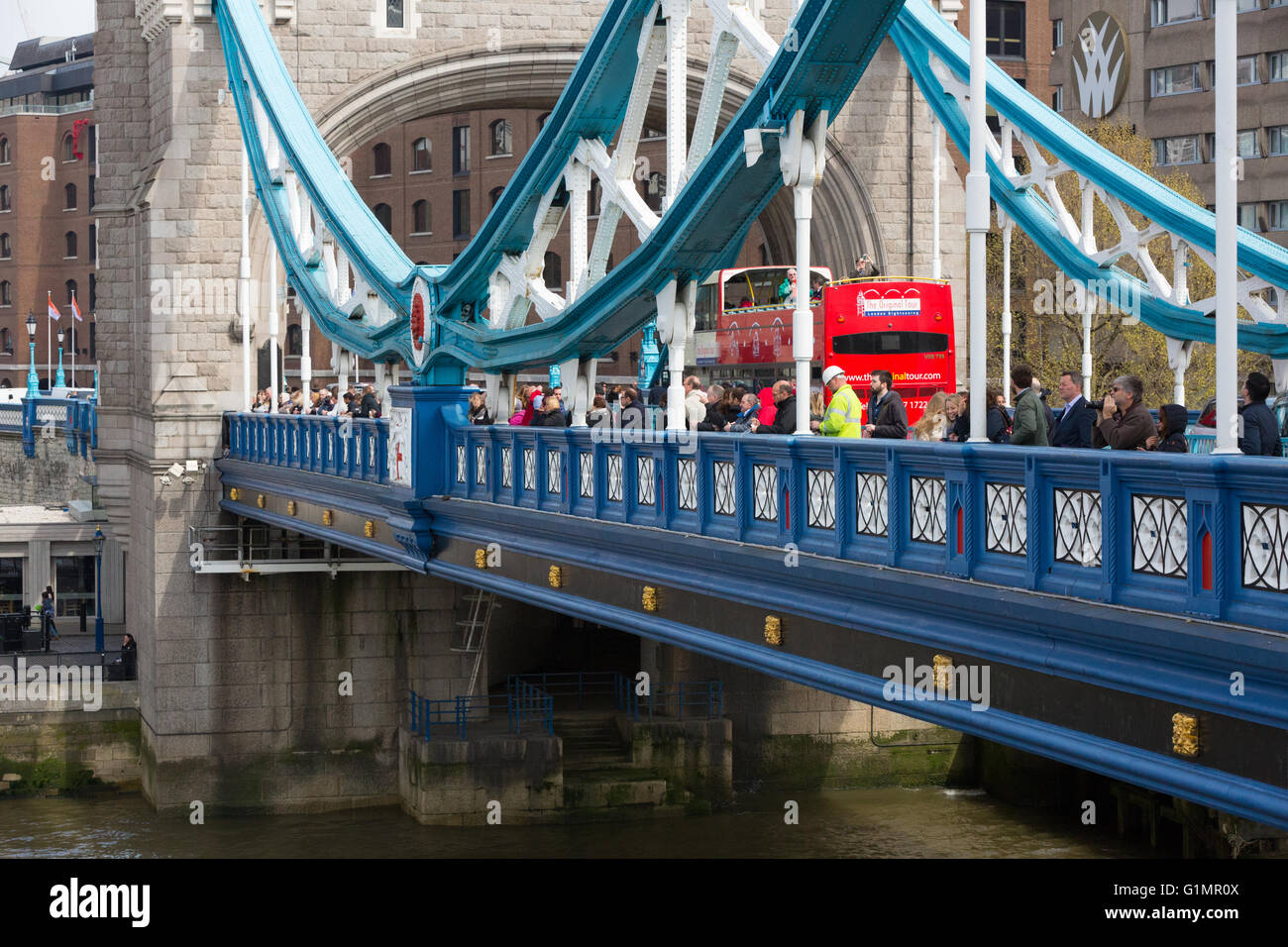 Crowds standing on Tower Bridge Stock Photo - Alamy