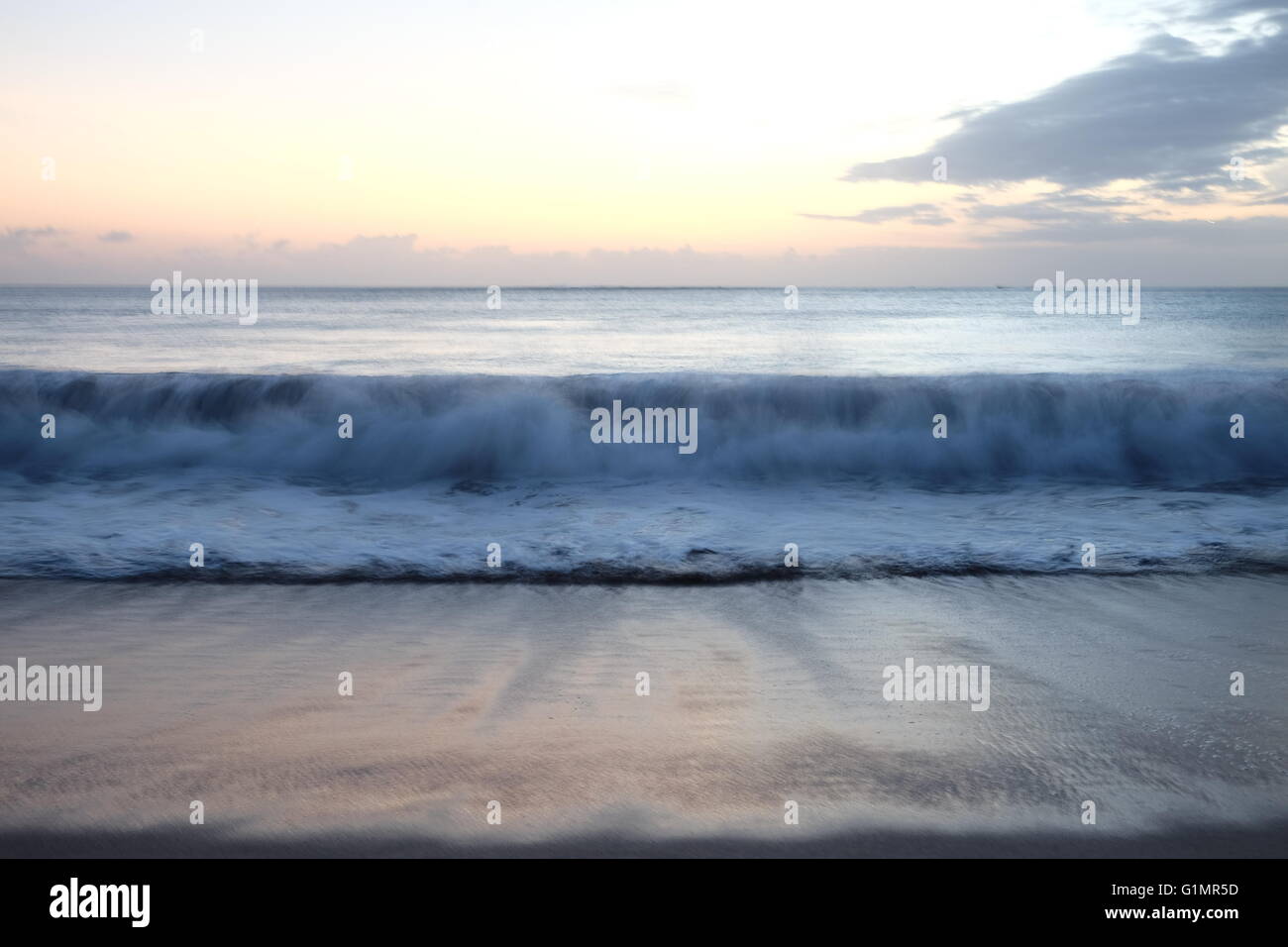 Wave and sunset hi-res stock photography and images - Alamy