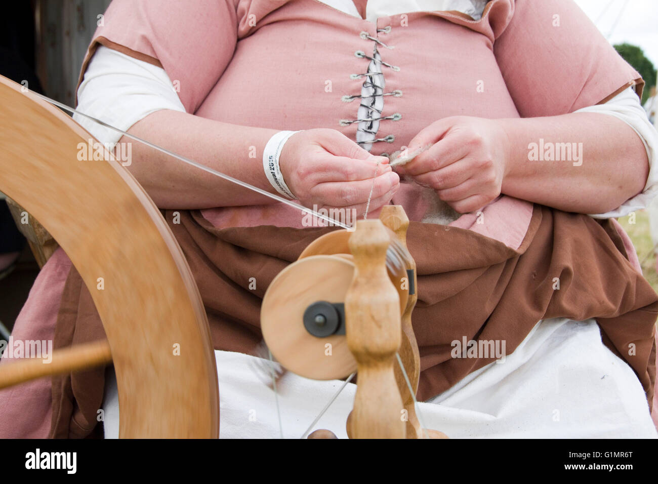 Medieval woman spinning hi-res stock photography and images - Alamy