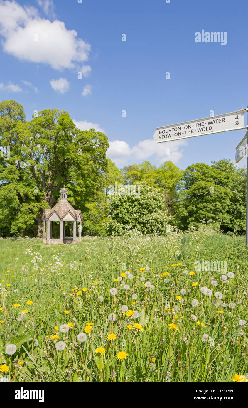 Village green hi-res stock photography and images - Alamy