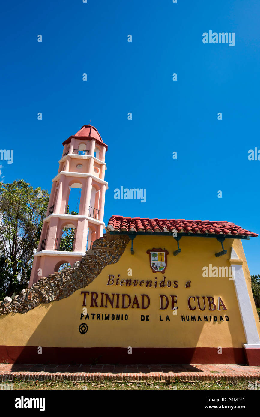 Vertical view of the welcome sign in Trinidad, Cuba Stock Photo - Alamy