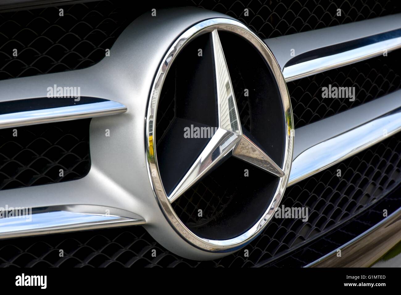 Benz Logos 2000x1446 MERCEDES BENZ GL550 SL550 GLA GRILLE EMBLEM 2013