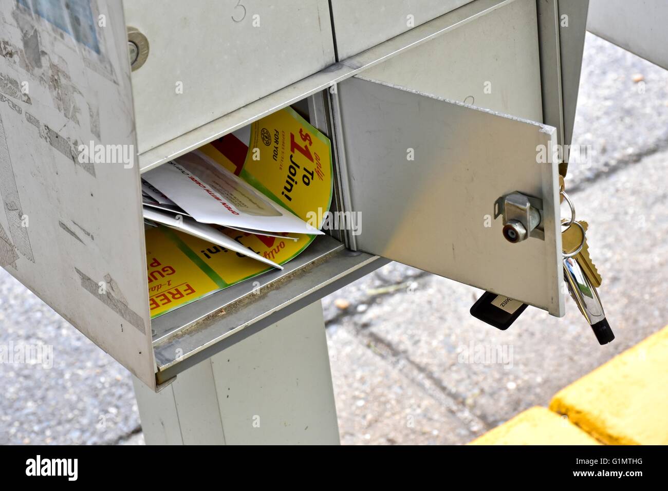 An open mailbox full of mail Stock Photo - Alamy