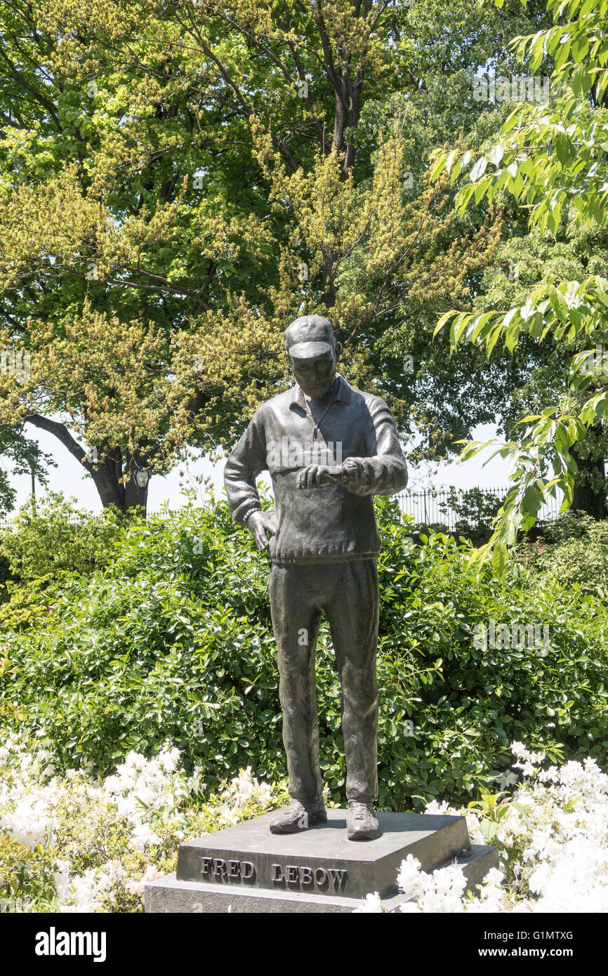 A statue of Fred Lebow, the founder of the New York Marathon, is ...
