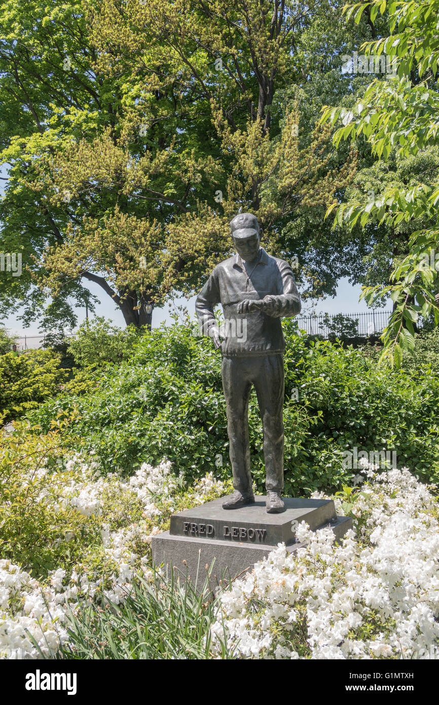 A statue of Fred Lebow, the founder of the New York Marathon, is ...