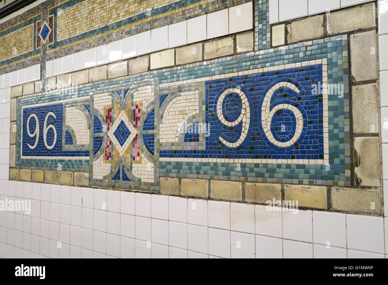 Platform signage travel information hi-res stock photography and images ...