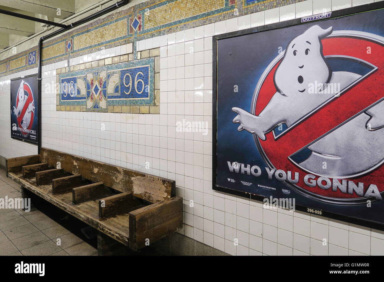 96th Street Subway Platform, NYC Stock Photo - Alamy