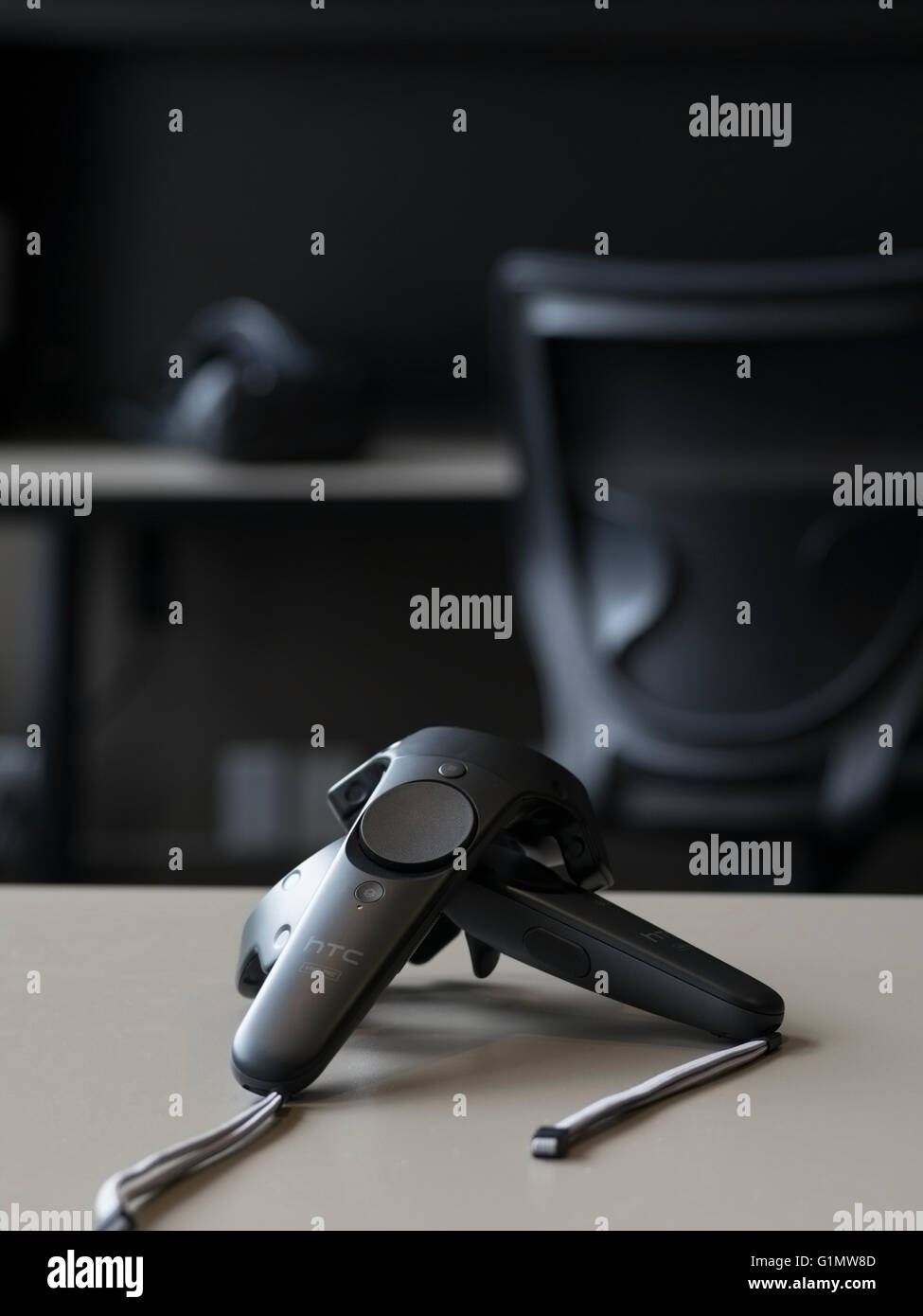 Goggles and hand controllers vr hi-res stock photography and images - Alamy