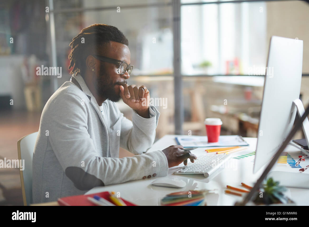 Creative worker hi-res stock photography and images - Alamy