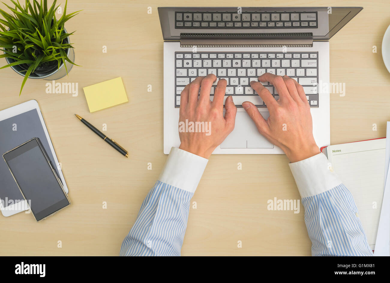 Working desk computer hi-res stock photography and images - Alamy