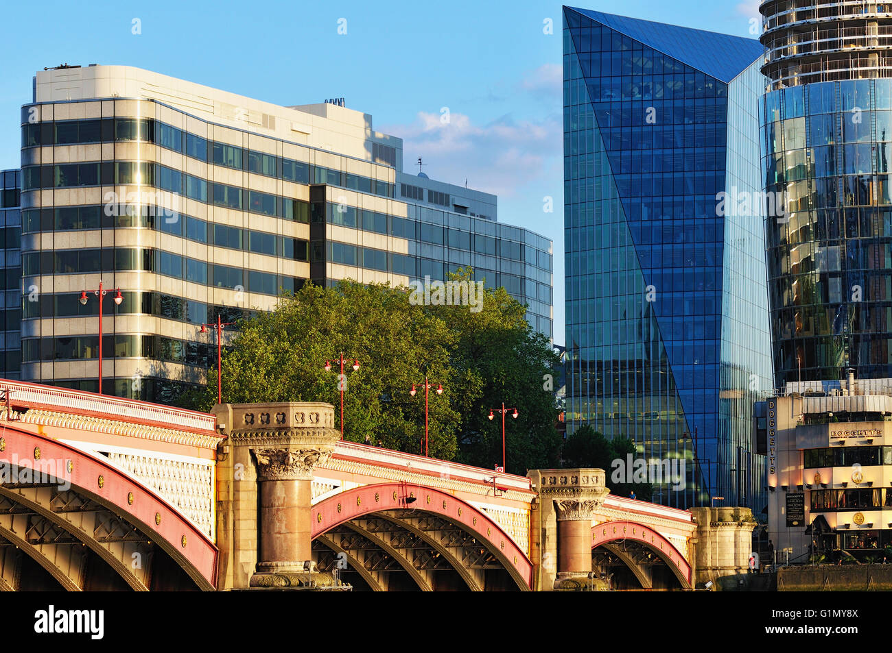 Tall london bulidings hi-res stock photography and images - Alamy
