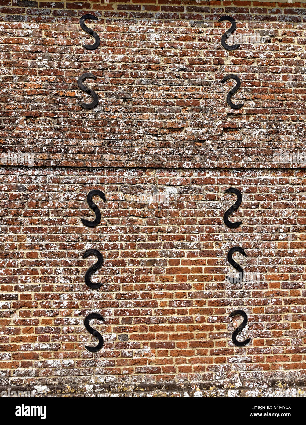 " S " shaped brickwork supports in building Stock Photo - Alamy
