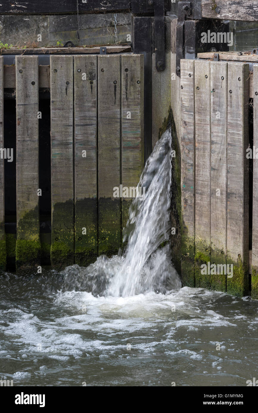 Water leaking through lock gates at Baits Bite Lock Milton Cambridge ...