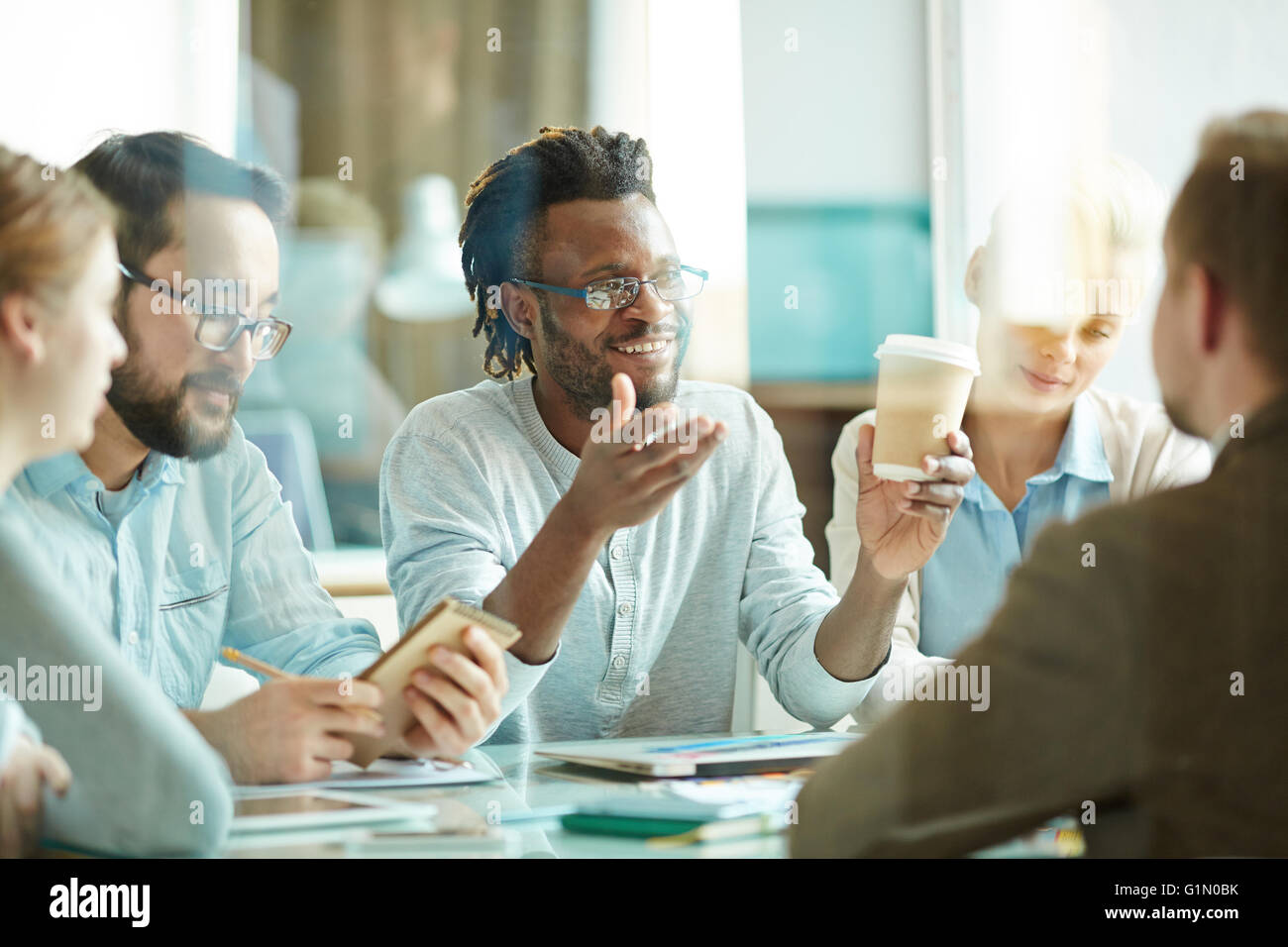 Informal discussion hi-res stock photography and images - Alamy