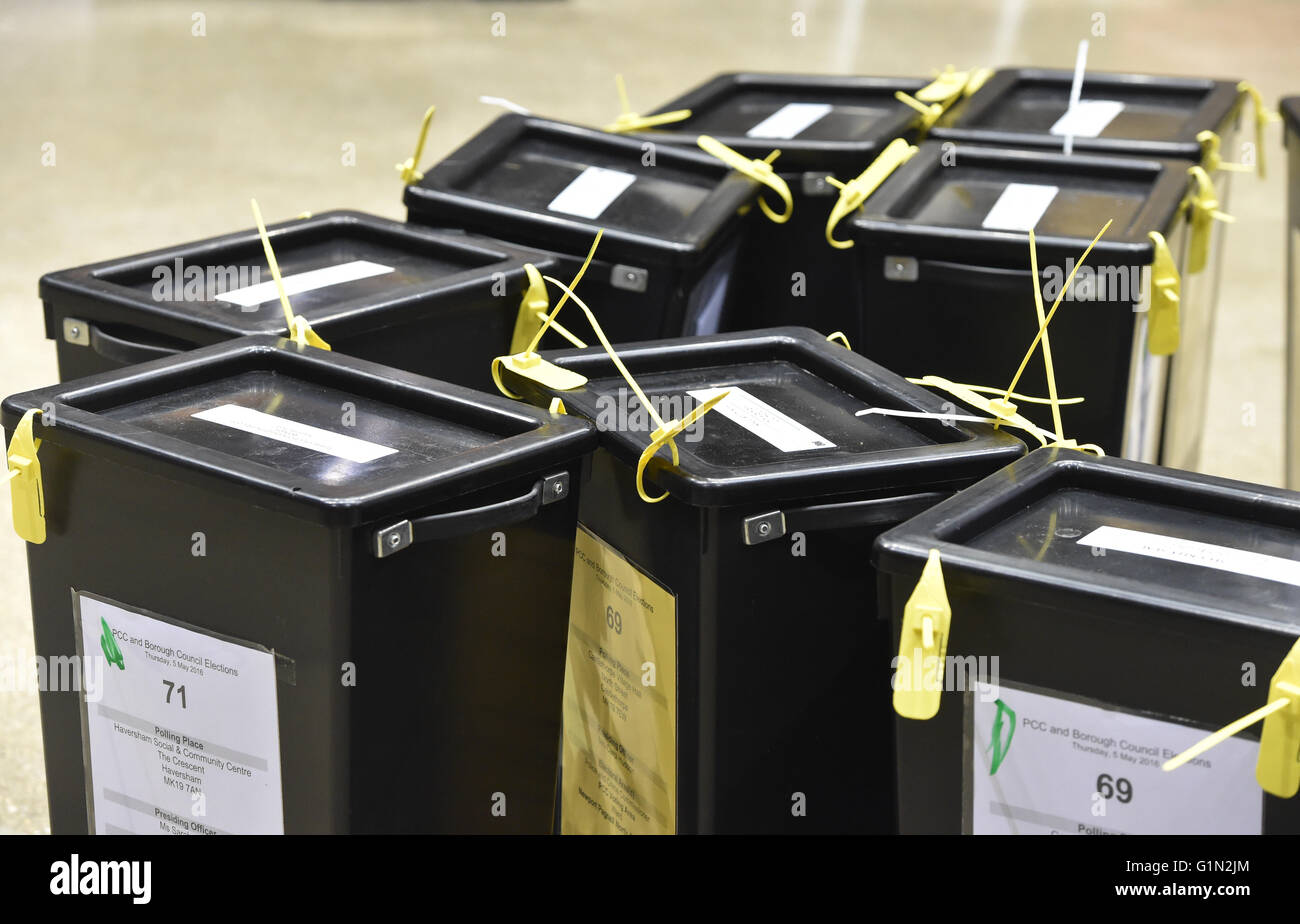 Black ballot box hi-res stock photography and images - Alamy