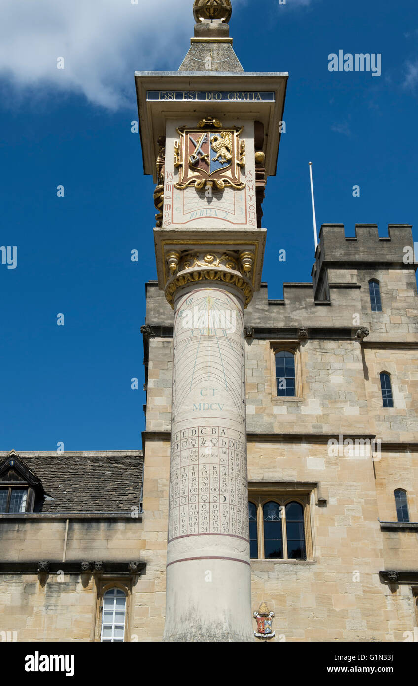 Sundial in courtyard wall hi-res stock photography and images - Alamy