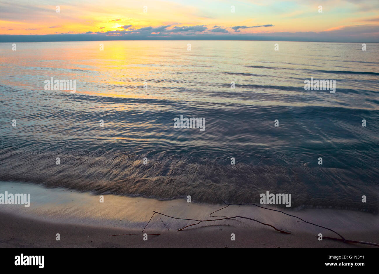 Lakeshore sunrise hi-res stock photography and images - Alamy