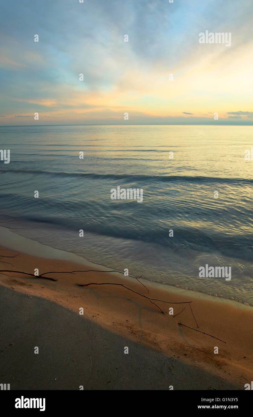 Lakeshore sunrise hi-res stock photography and images - Alamy