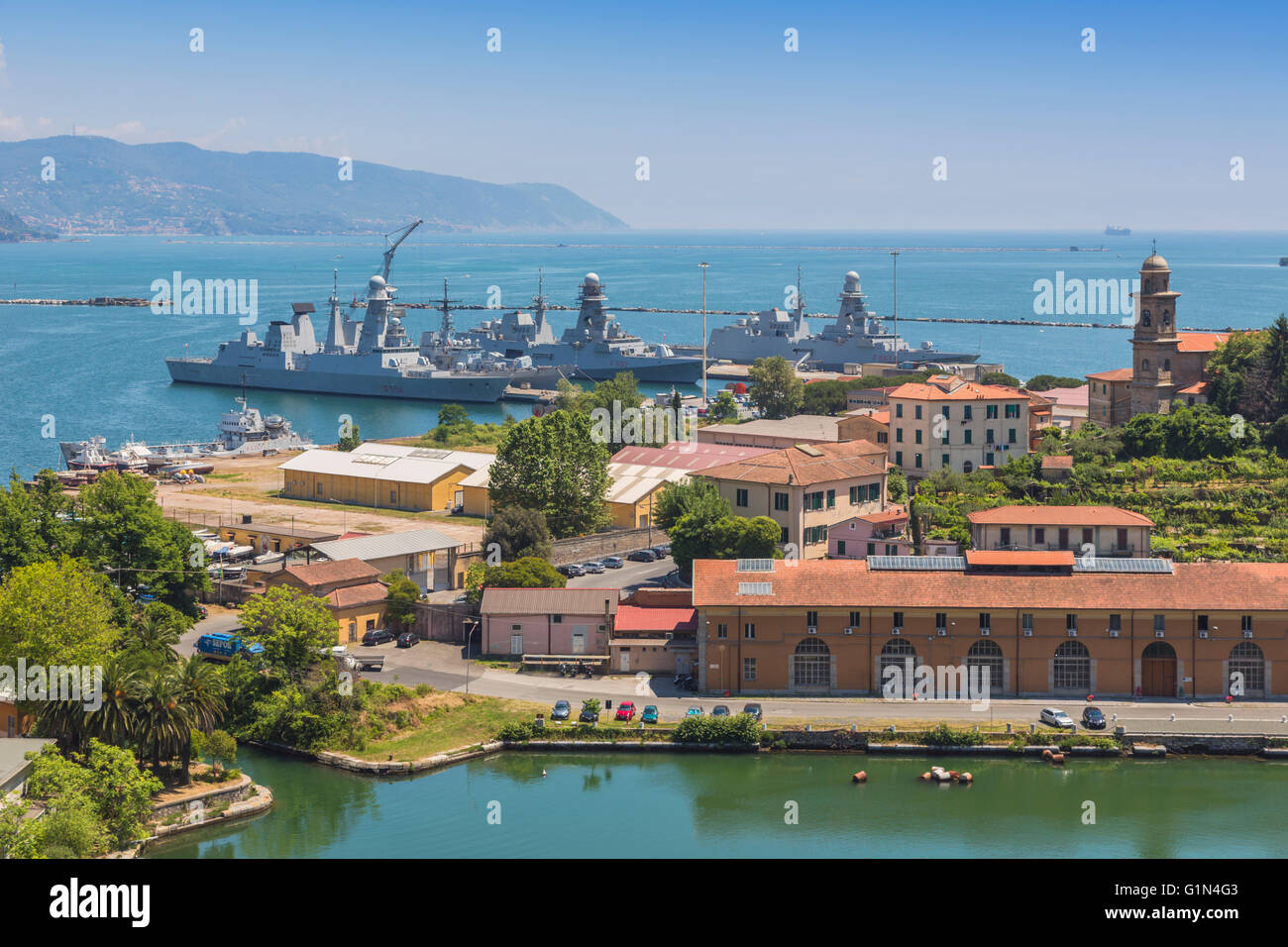 Naval ships hi-res stock photography and images - Alamy
