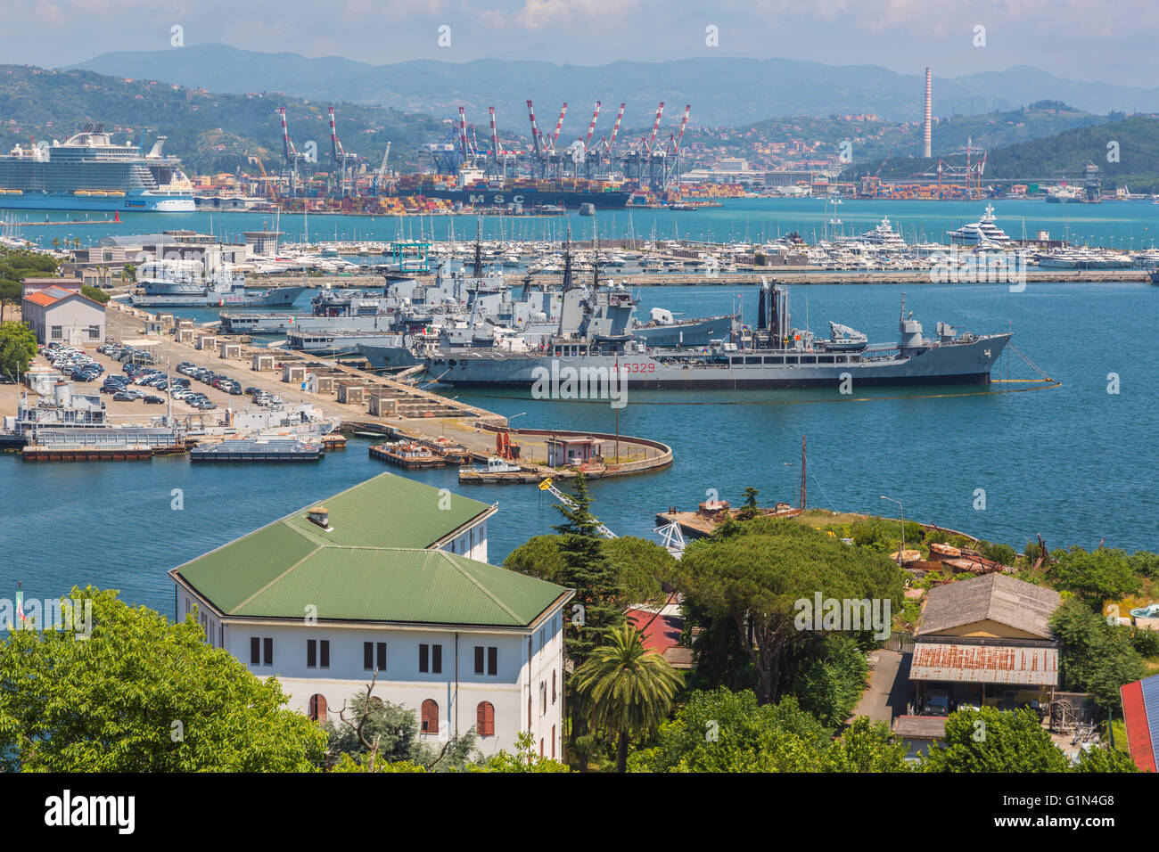 Naval ships hi-res stock photography and images - Alamy