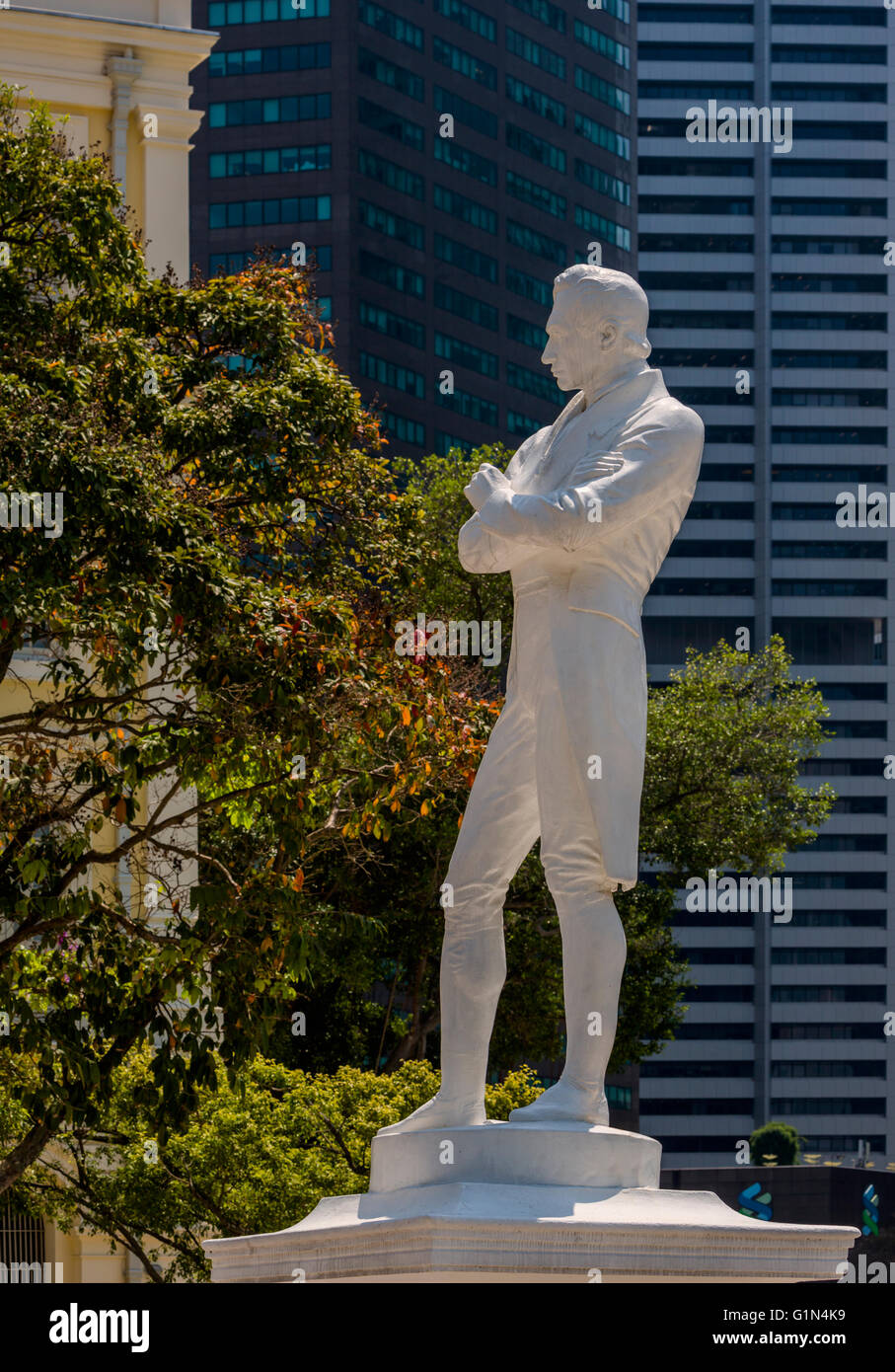 Raffles statue sir stamford raffles hi-res stock photography and images ...