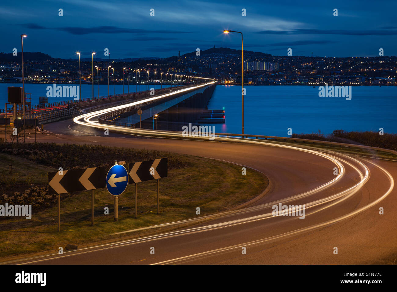Looking over the Tay Road Bridge from Fife towards Dundee at dusk Stock ...