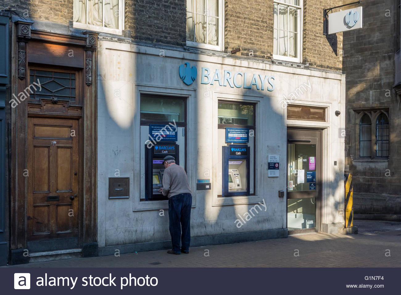Using Cashpoint High Resolution Stock Photography and Images - Alamy