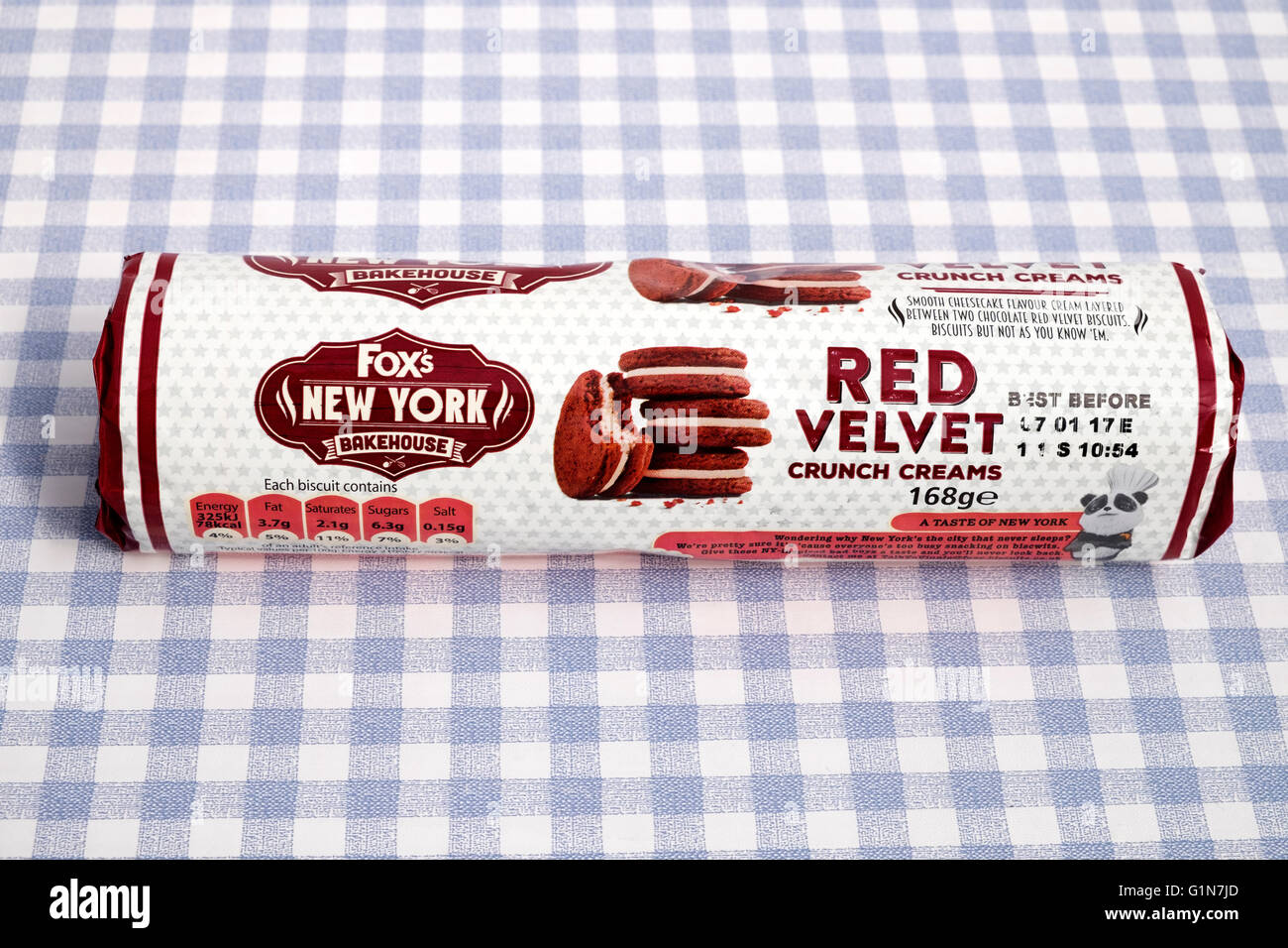 Foxs New York Bakehouse Red Velvet crunch creams Stock Photo - Alamy