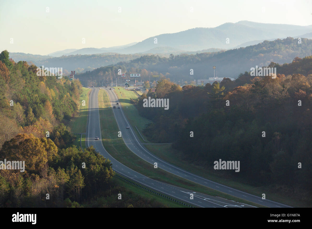 Scenic highway through mountains, Alabama USA Stock Photo - Alamy