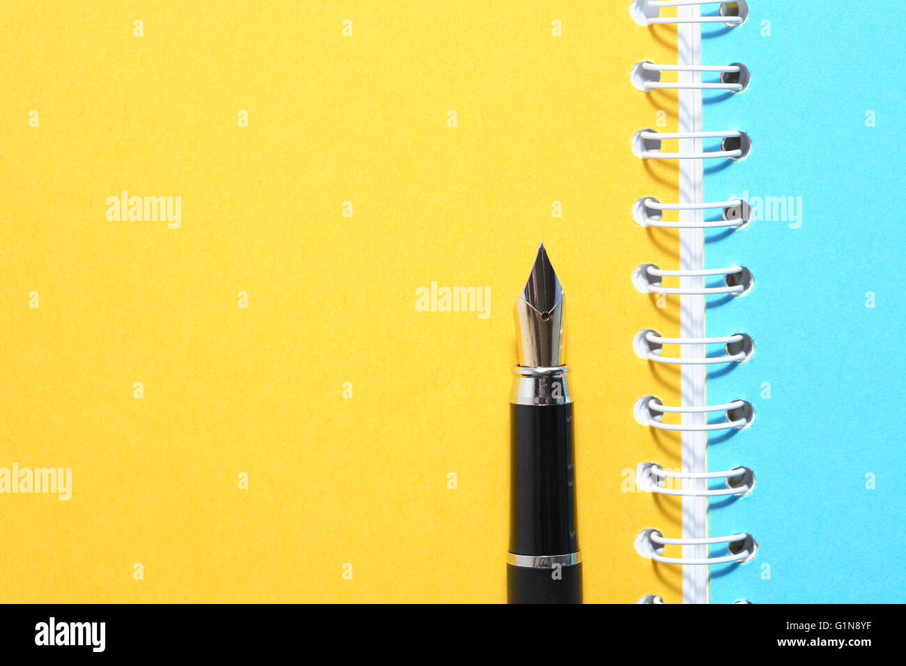 Stationery background. Fountain pen on notebook with colored blank ...