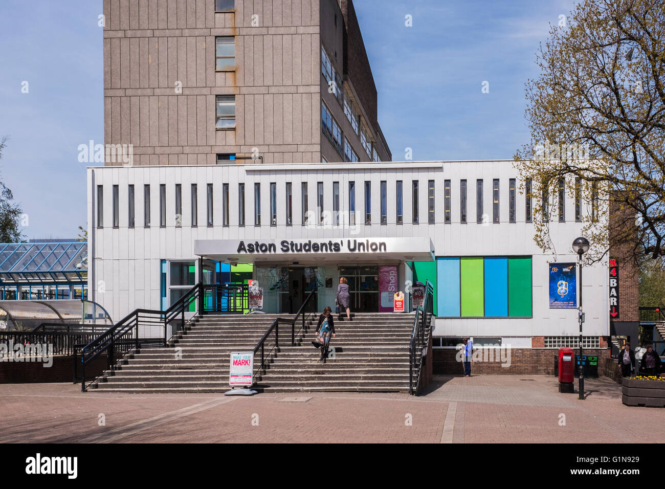 University student union shop hi-res stock photography and images - Alamy