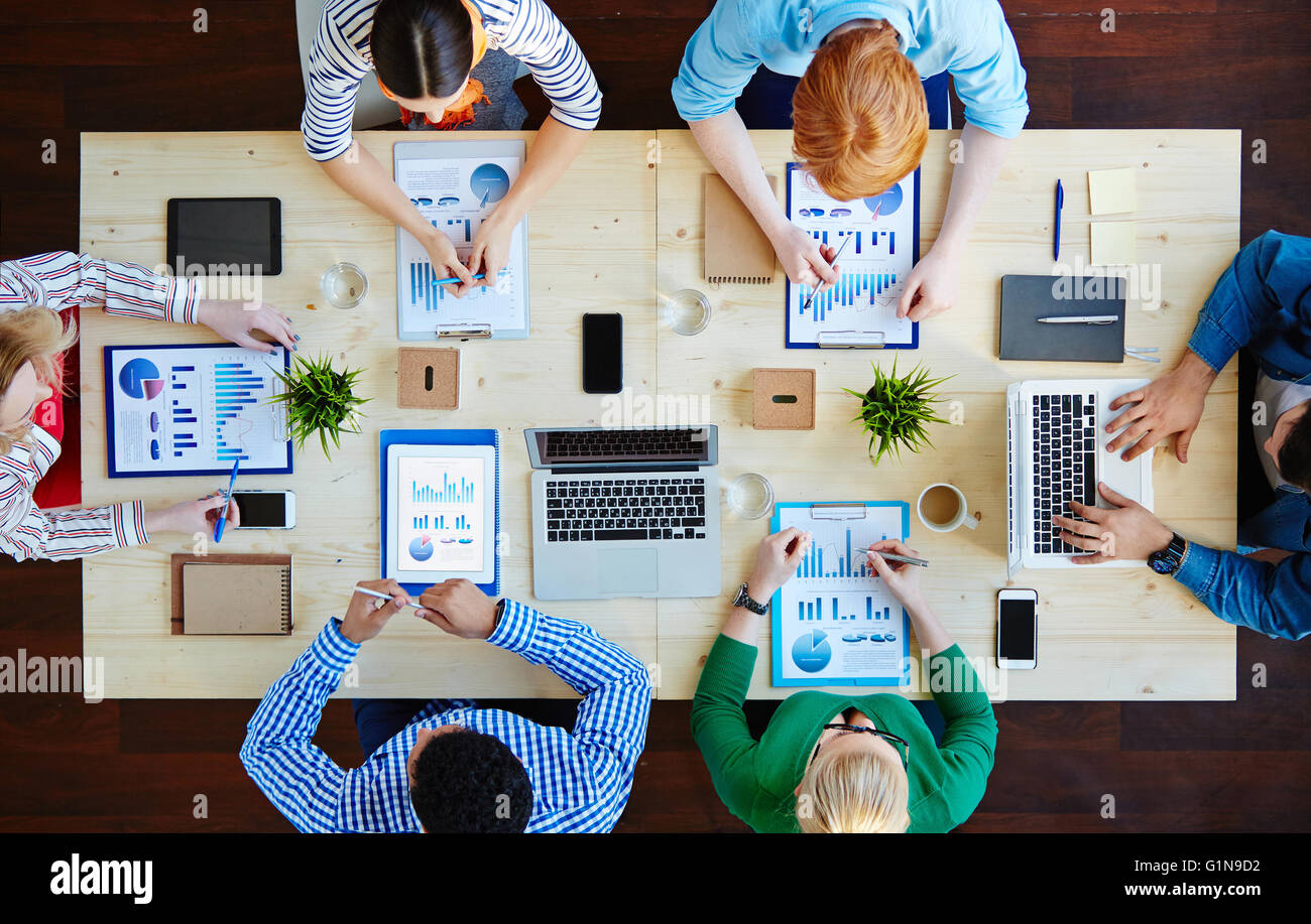 Financial discussion hi-res stock photography and images - Alamy