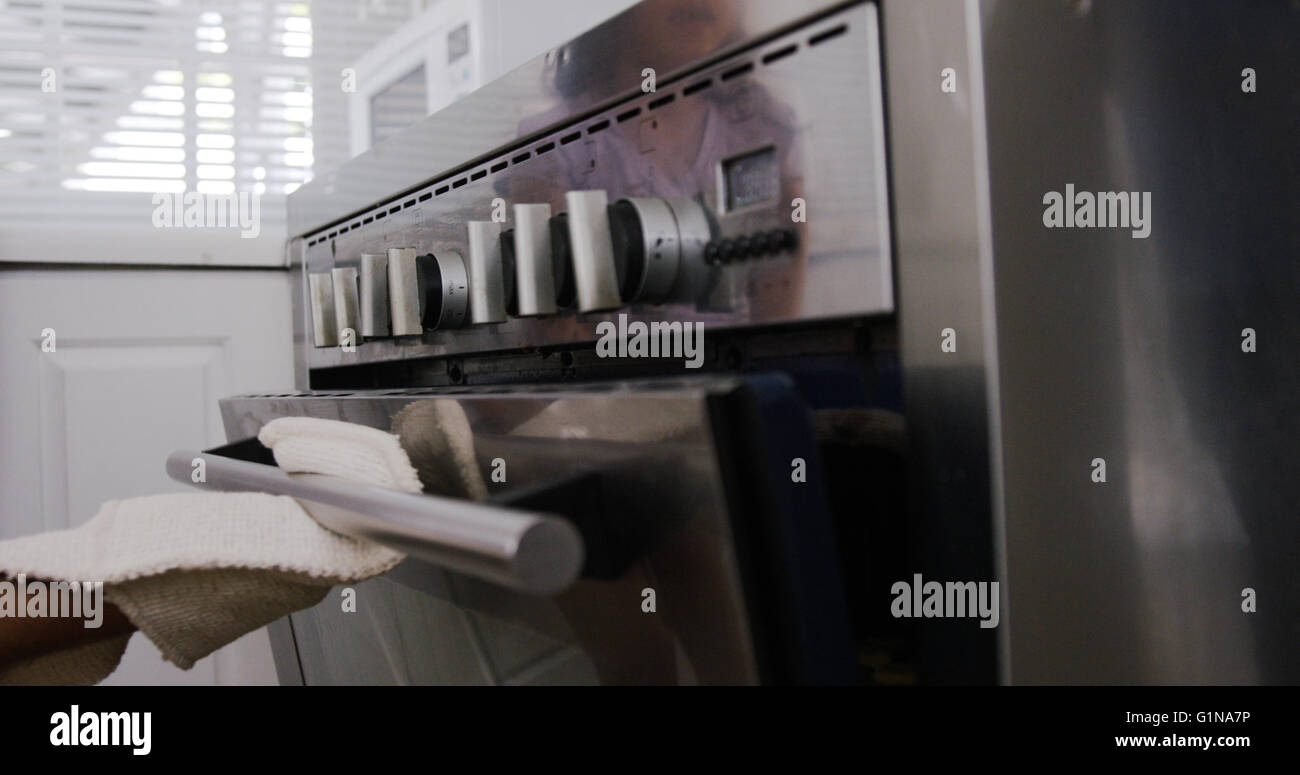 Apartment hoover hi-res stock photography and images - Alamy