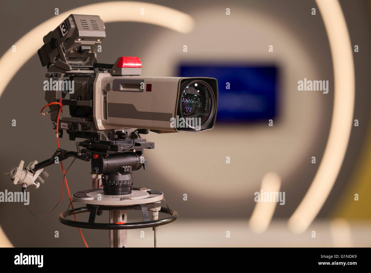 Professional tv camera hi-res stock photography and images - Alamy