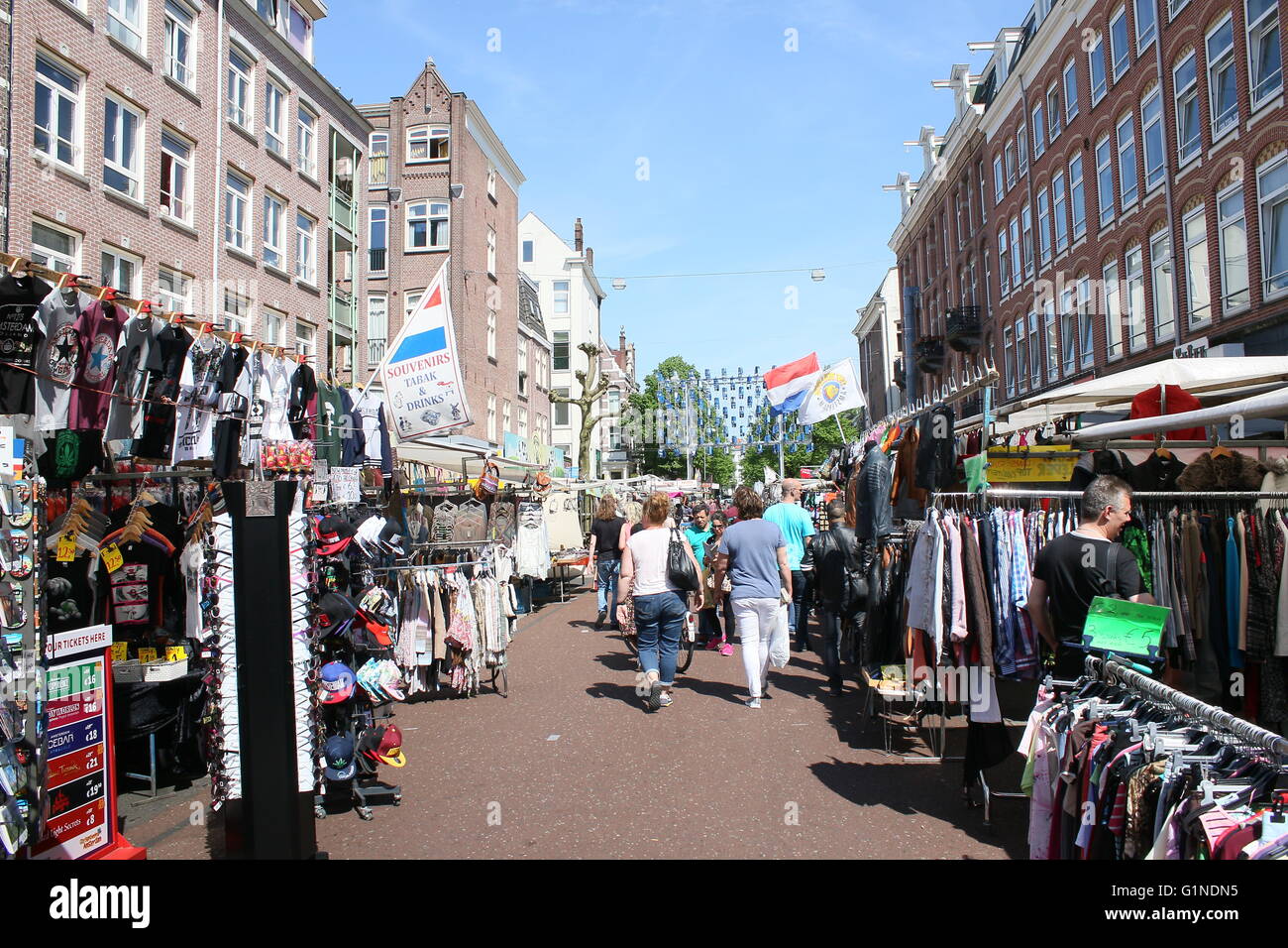 Street vendors and people shopping at busy Albert Cuyp Market, de Pijp ...