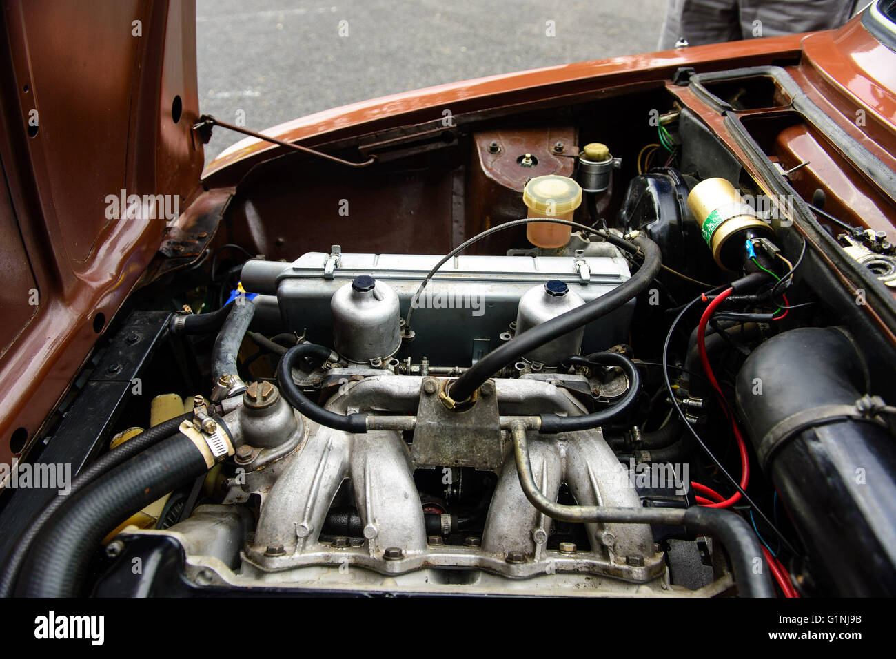 4 cylinder engine hi-res stock photography and images - Alamy