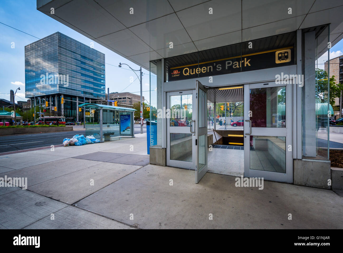Queens park station hi-res stock photography and images - Alamy