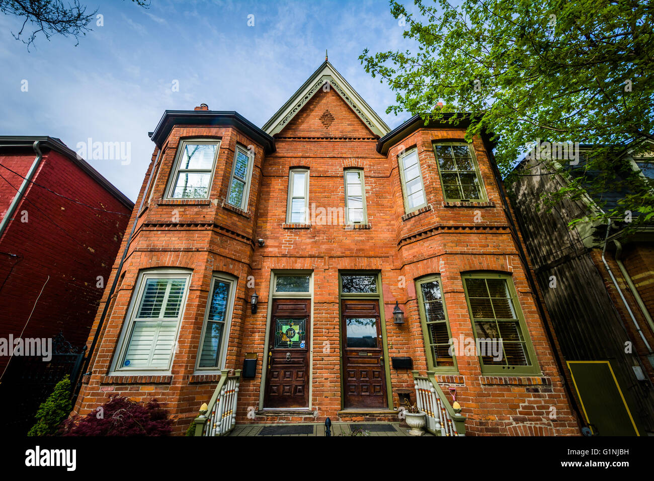 Old house in downtown toronto hi-res stock photography and images - Alamy