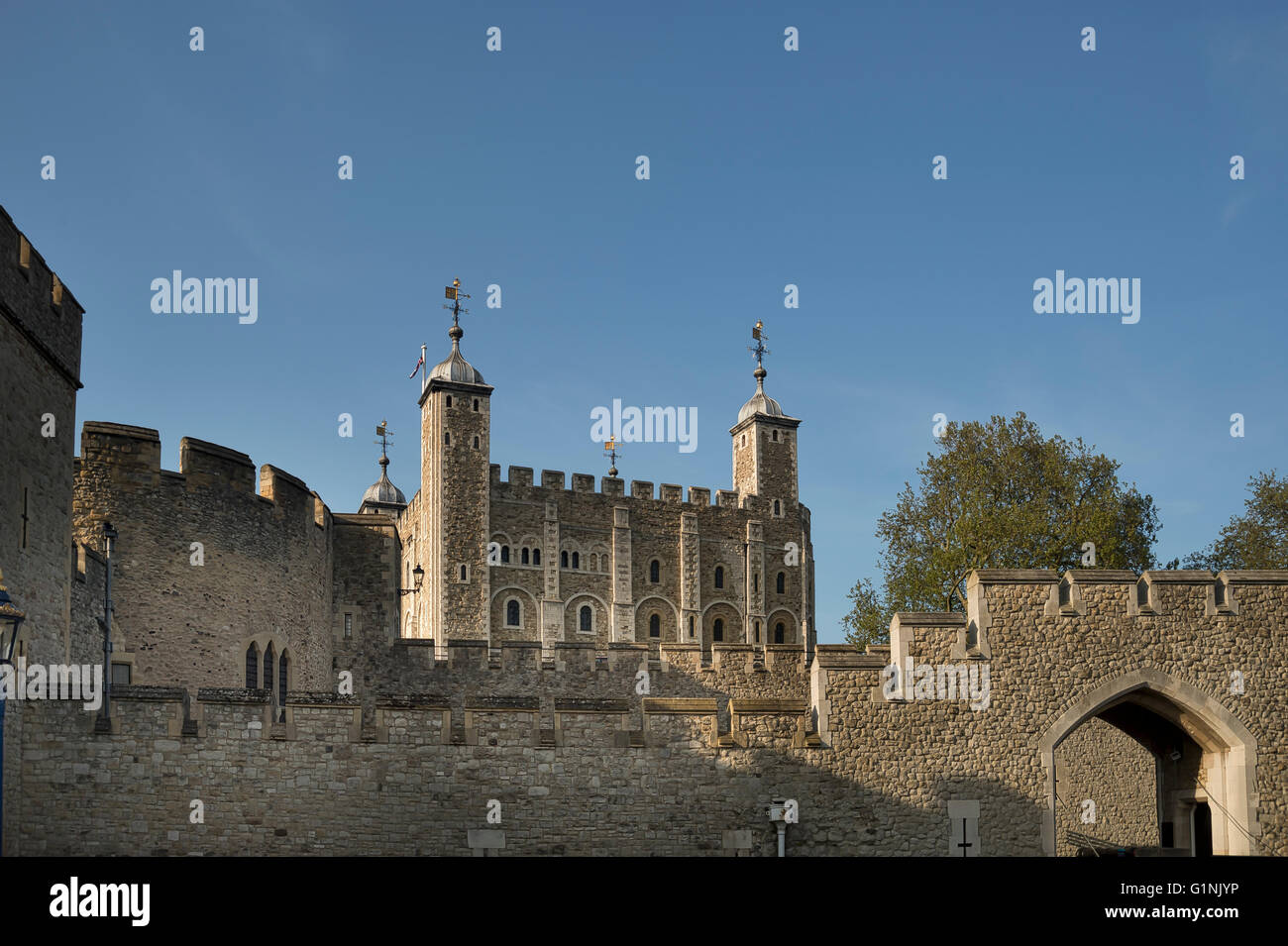 Tower of london historic castle hi-res stock photography and images - Alamy