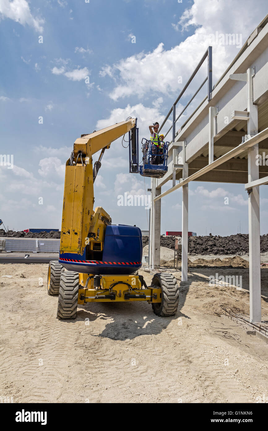 Crane construction lift concrete bucket hi-res stock photography and ...