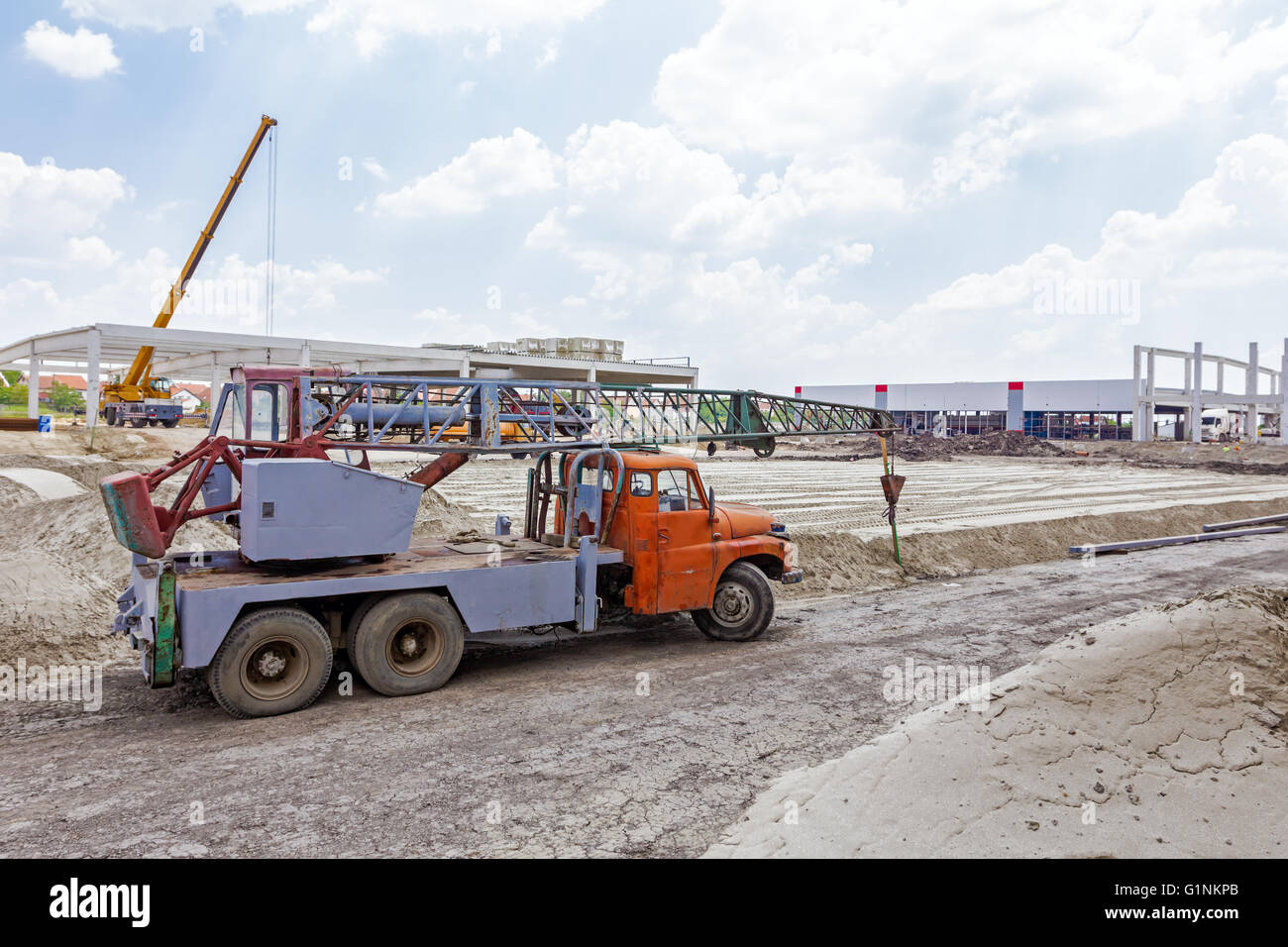 Steel truss truck hi-res stock photography and images - Alamy