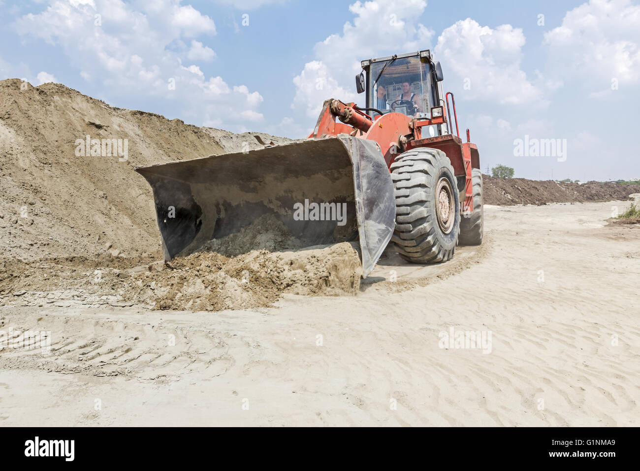 Earthmoving wheel loader hi-res stock photography and images - Alamy