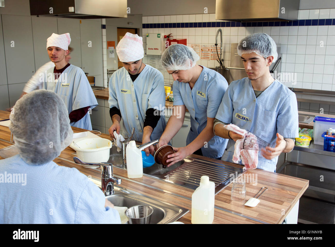 Middle class kitchen hi-res stock photography and images - Alamy