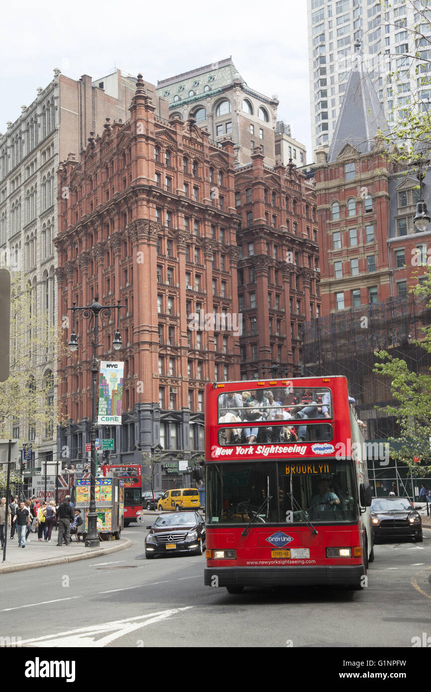 Double decker tour bus in lower Manhattan on its way to Brooklyn over ...