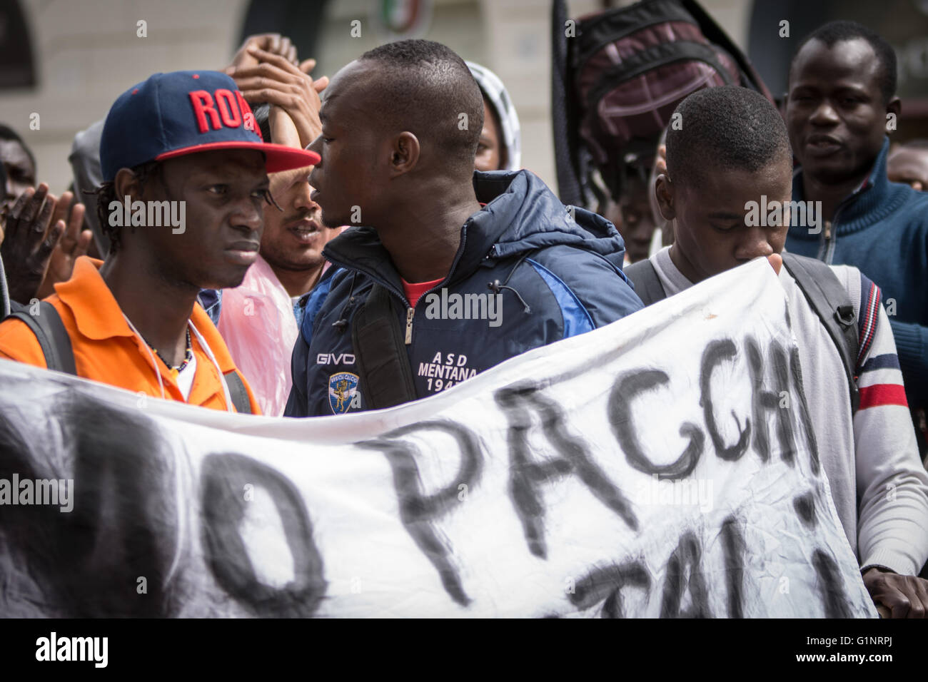 Porto migrants hi-res stock photography and images - Alamy