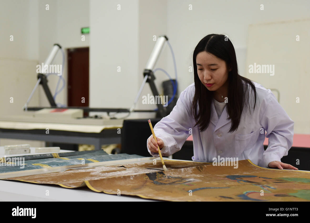 Cultural relic repair technician hi-res stock photography and images ...