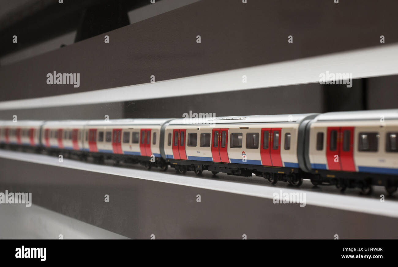 Victorian london underground carriages hi-res stock photography and ...