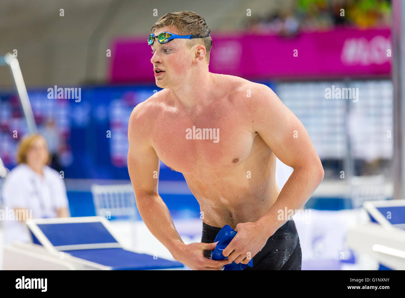 100 meter swim hi-res stock photography and images - Alamy