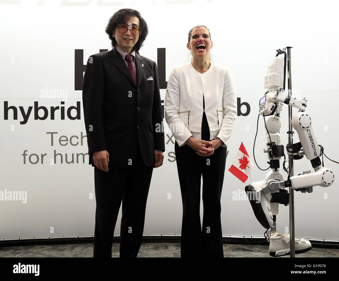 Tsukuba, Japan. 17th May, 2016. Canadian Science Minister Kirsty Duncan ...